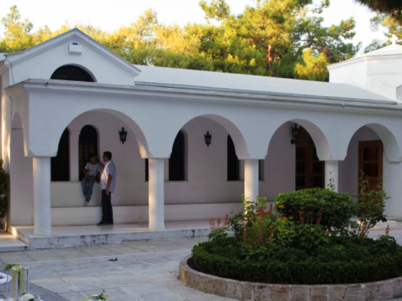 Ύστερα από 80 χρόνια εγκαινιάζεται ο ναός της Αγίας Φιλοθέης | LifeViews