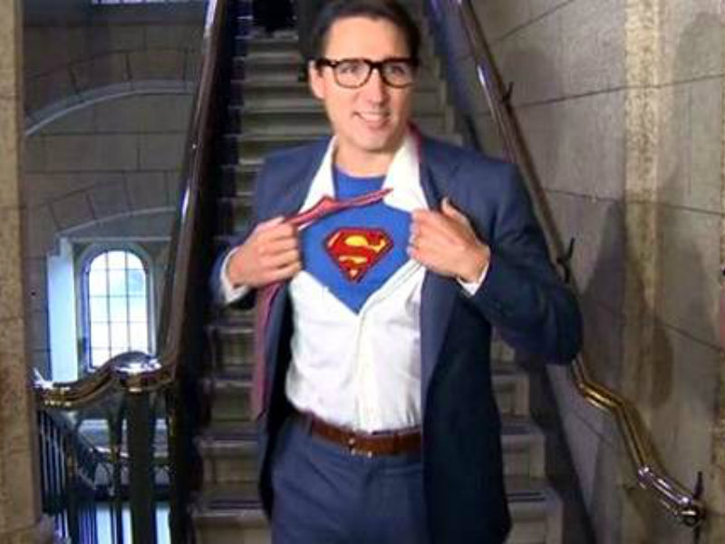 Ο Τζάστιν Τριντό πήγε στη Βουλή ντυμένος σούπερμαν | LifeViews