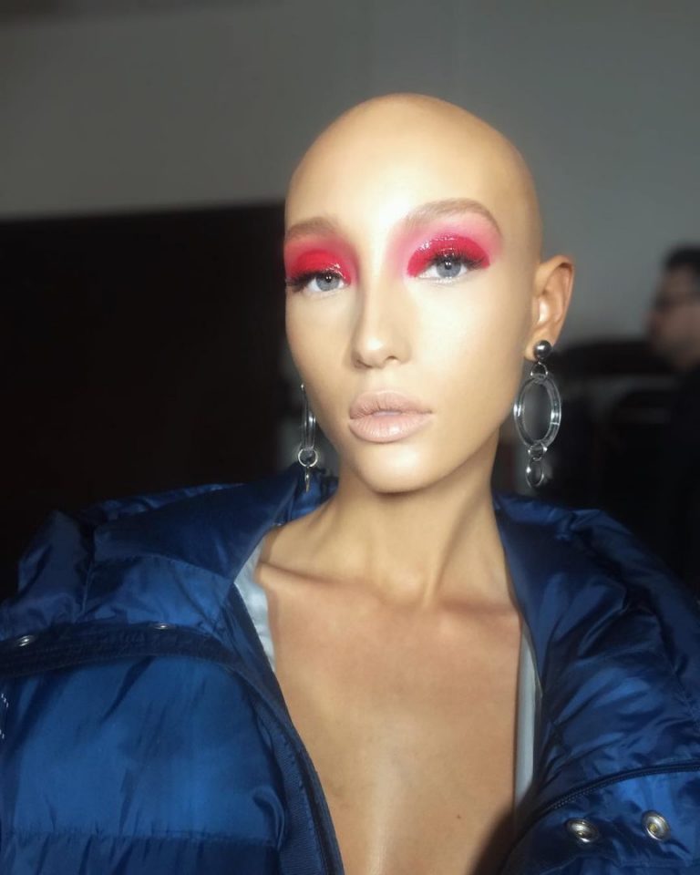 Jeana Turner: Φαλακρή, σέξι και μοιραία (pics) | LifeViews